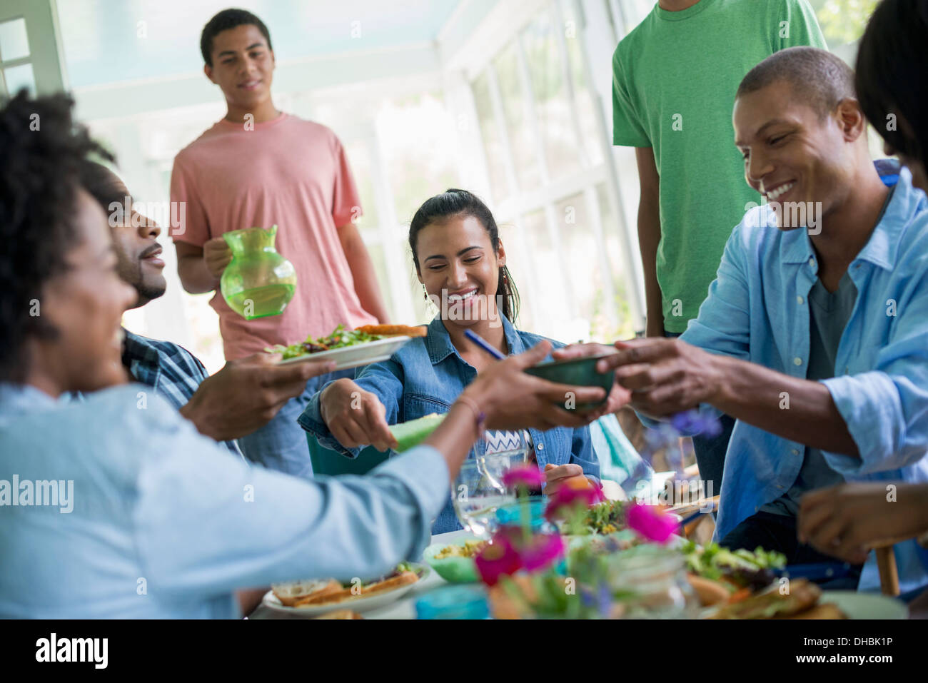 Group sharing table High Resolution Stock Photography and Images - Alamy