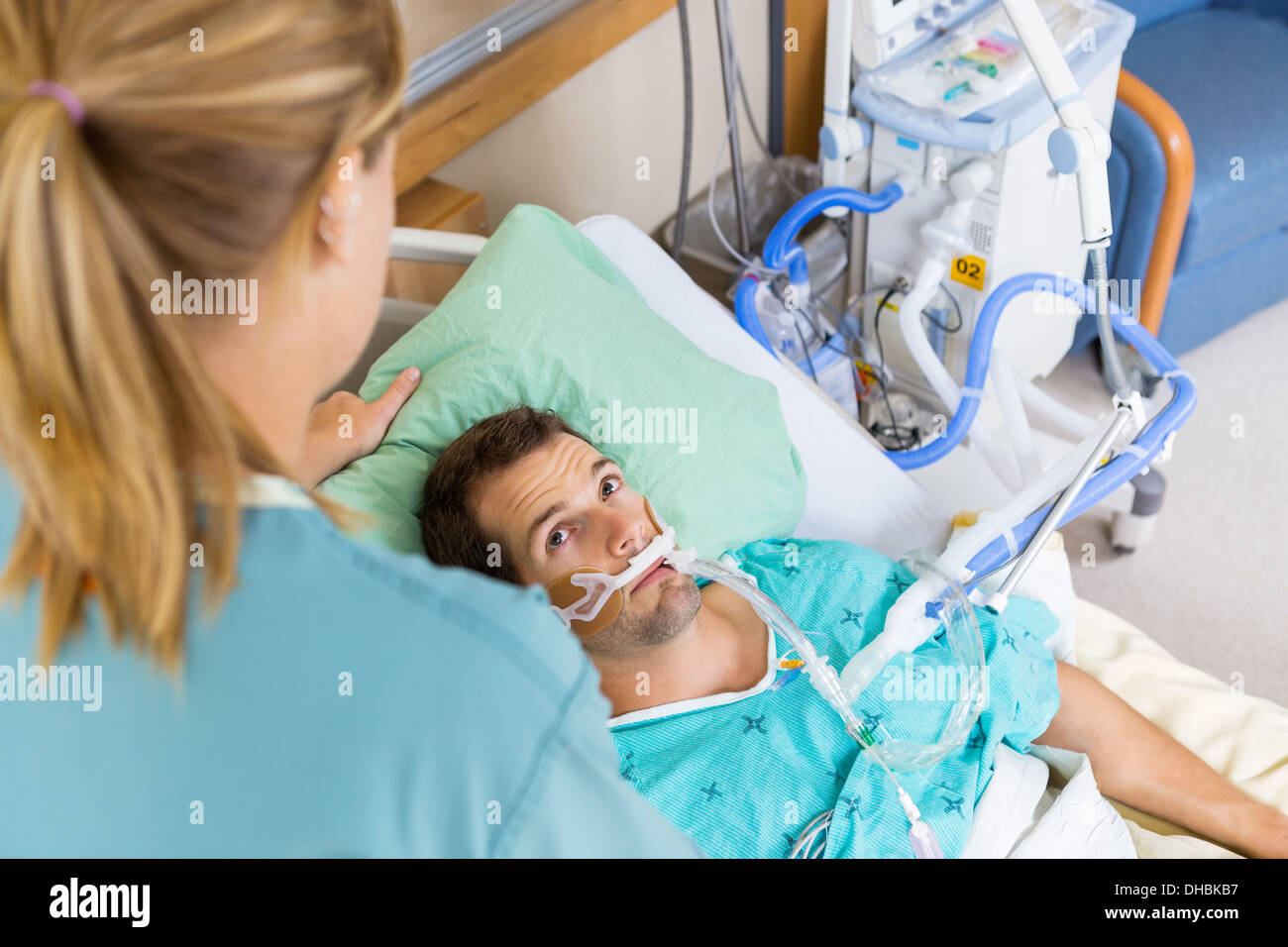 Intubation patient hi-res stock photography and images - Alamy