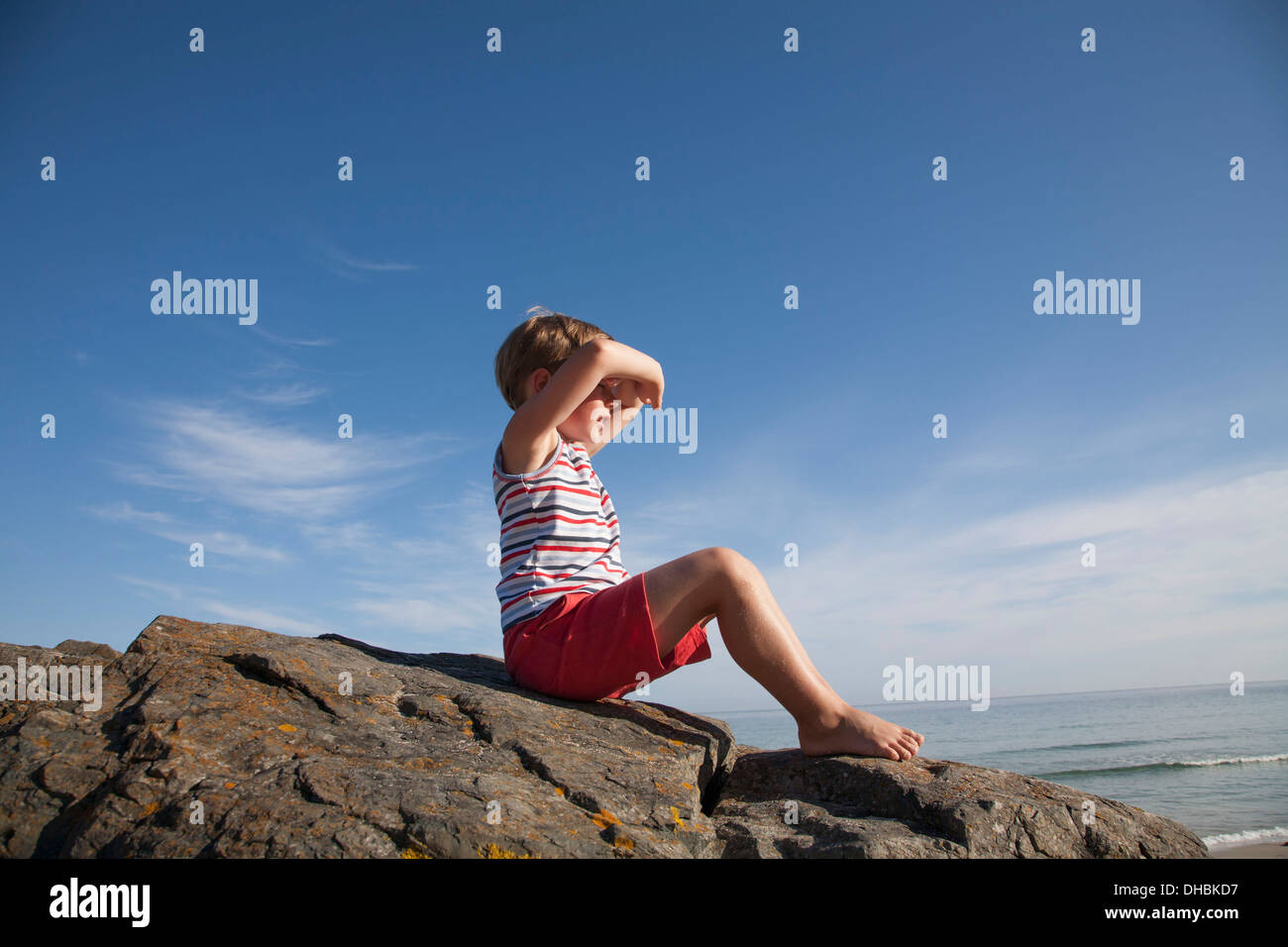 Child with hands on face hi-res stock photography and images - Alamy