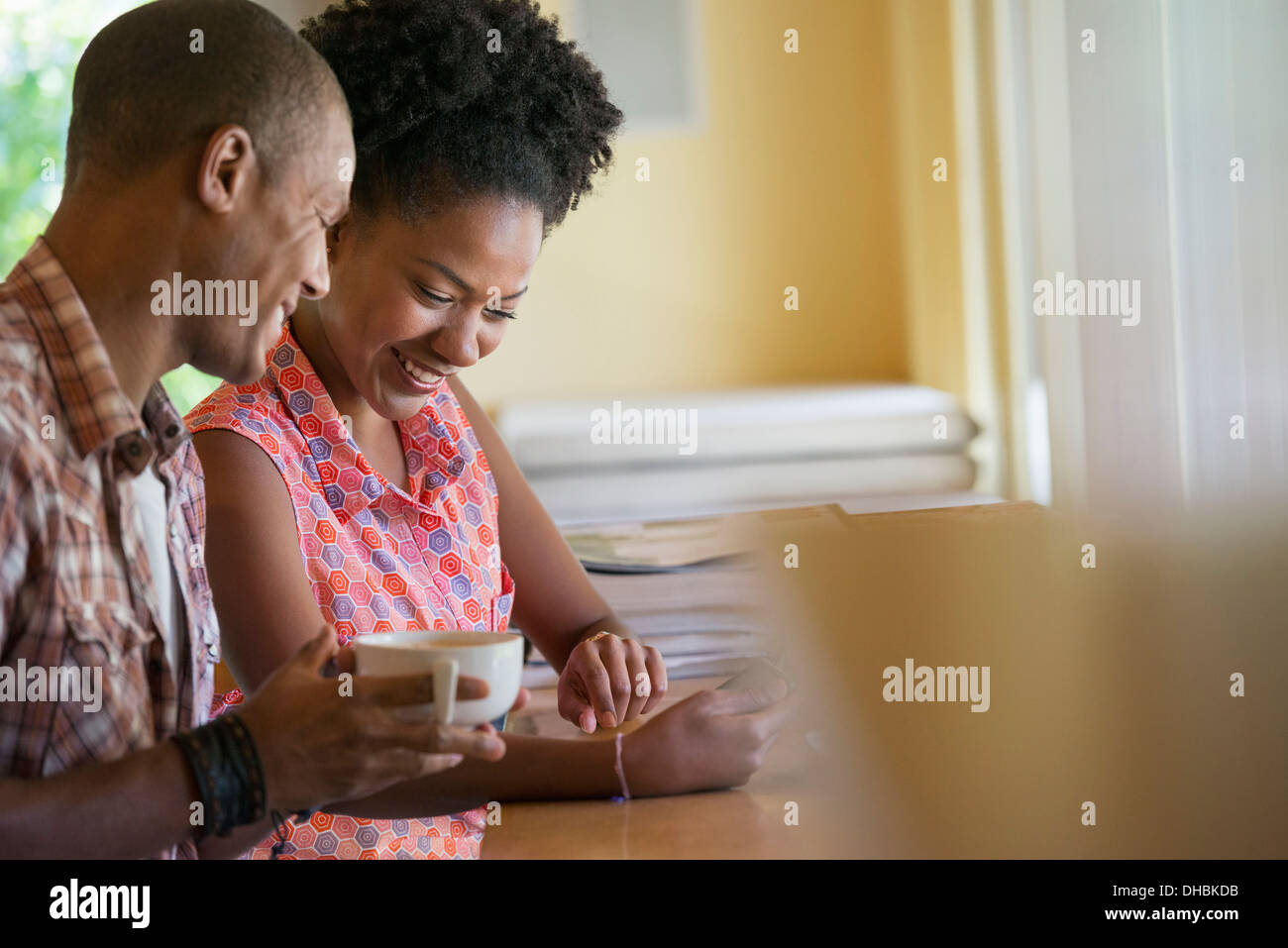 Good communication 2 people hi-res stock photography and images - Alamy