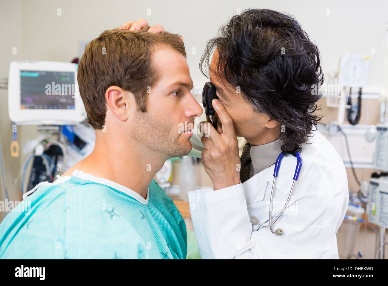Asian eye test hi-res stock photography and images - Alamy