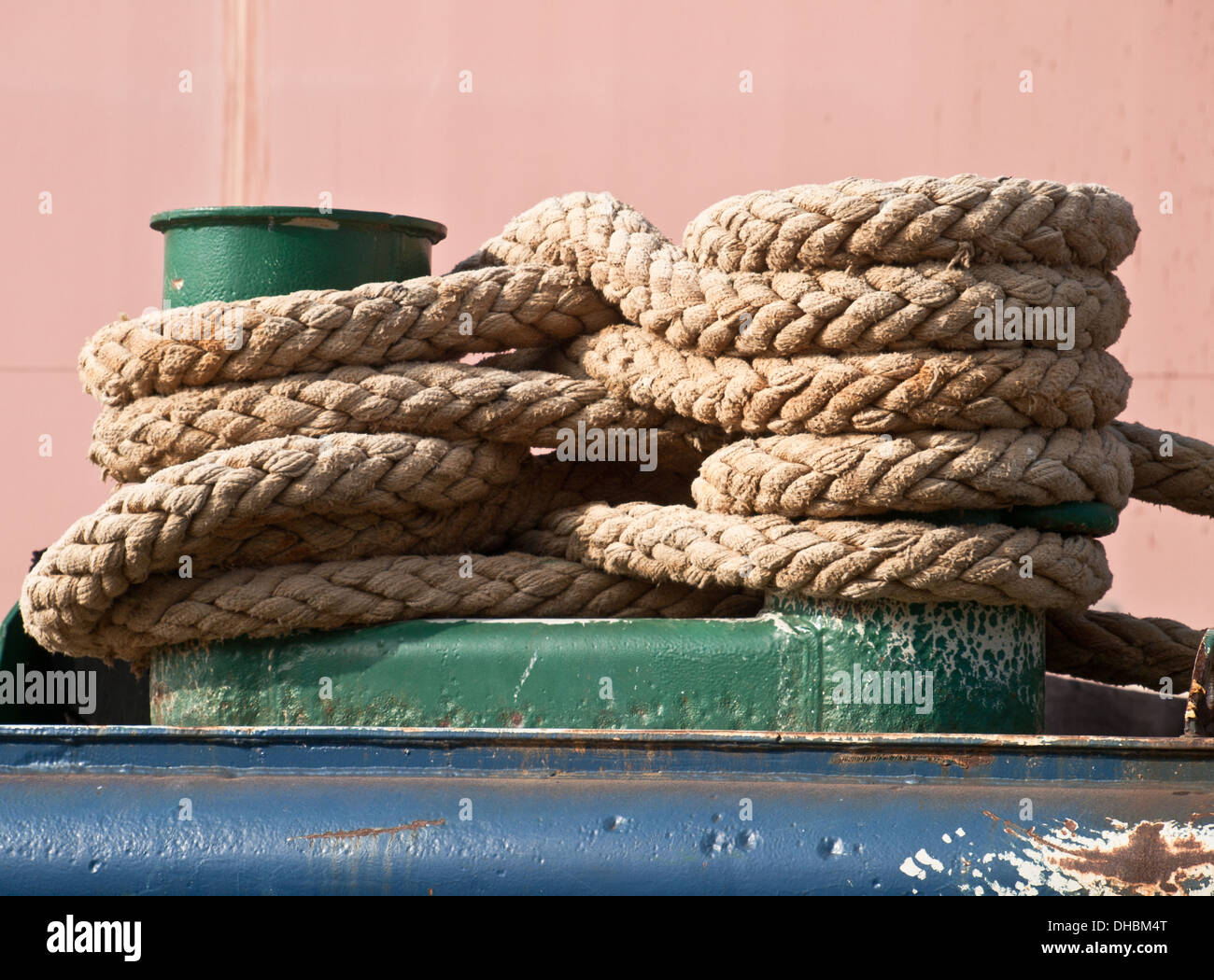 Marine bollard mooring rope hi-res stock photography and images - Alamy