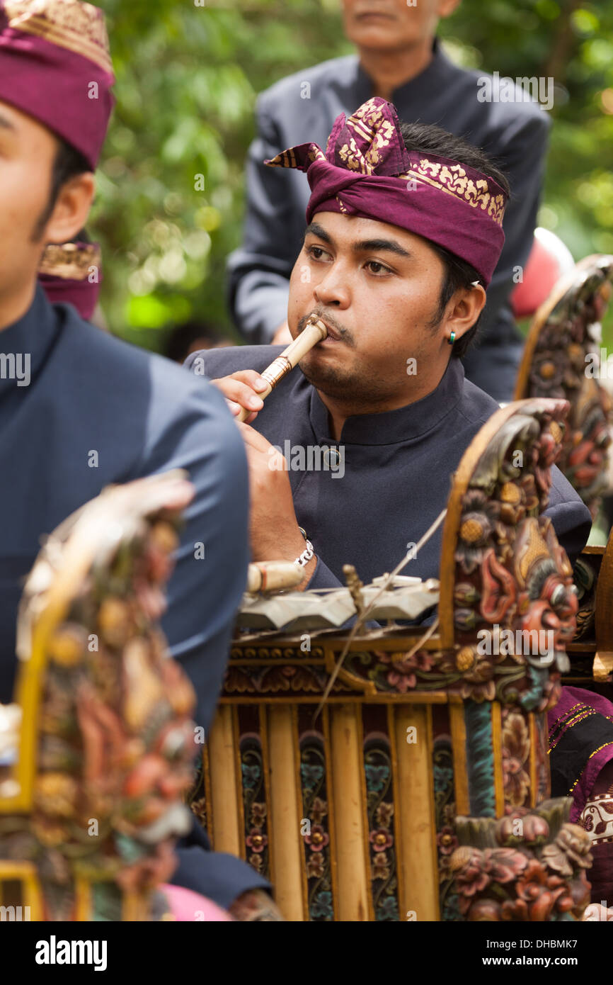 Balinese flute hi-res stock photography and images - Alamy