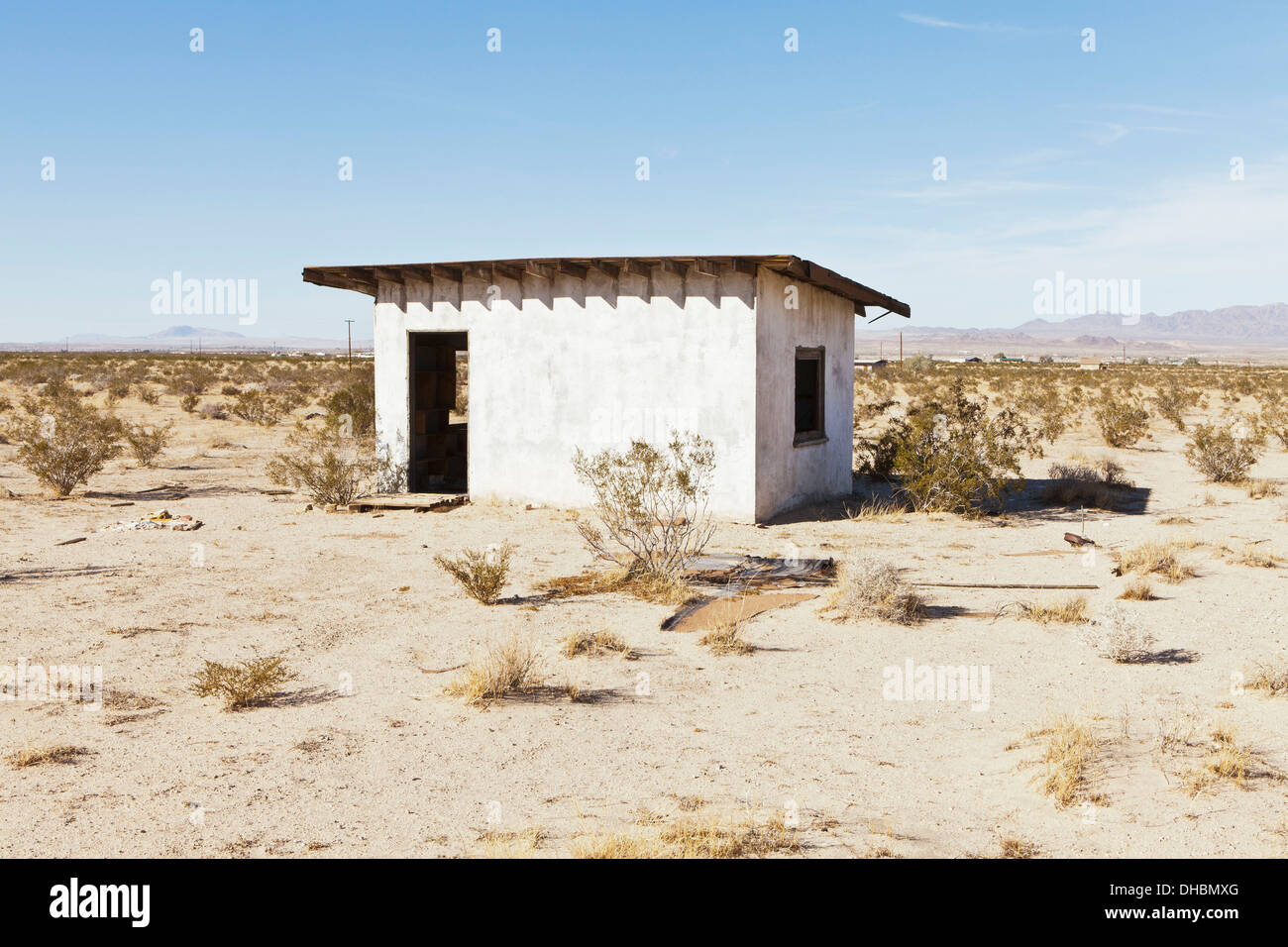 Abandoned building in desert hi-res stock photography and images - Alamy