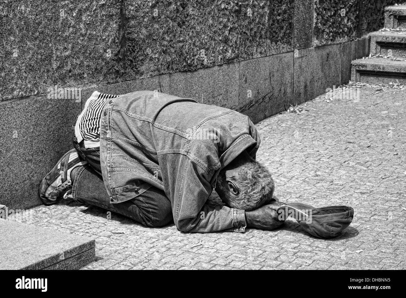 Homeless begging on the streets hi-res stock photography and images - Alamy
