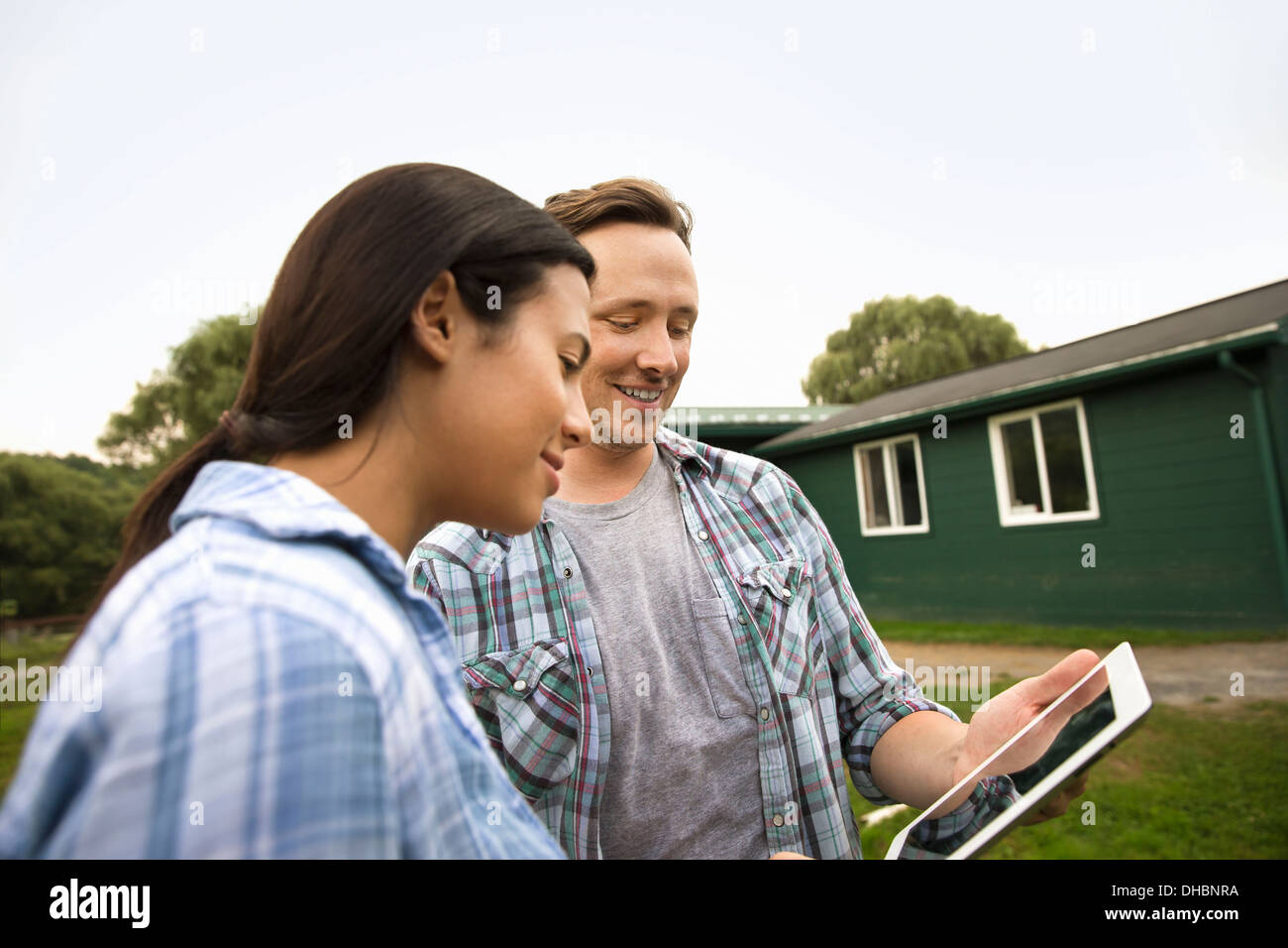 Two people wireless technology hi-res stock photography and images - Alamy