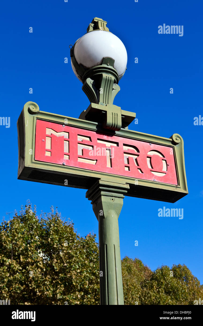 A sign for the Paris Metro Train Service Stock Photo - Alamy