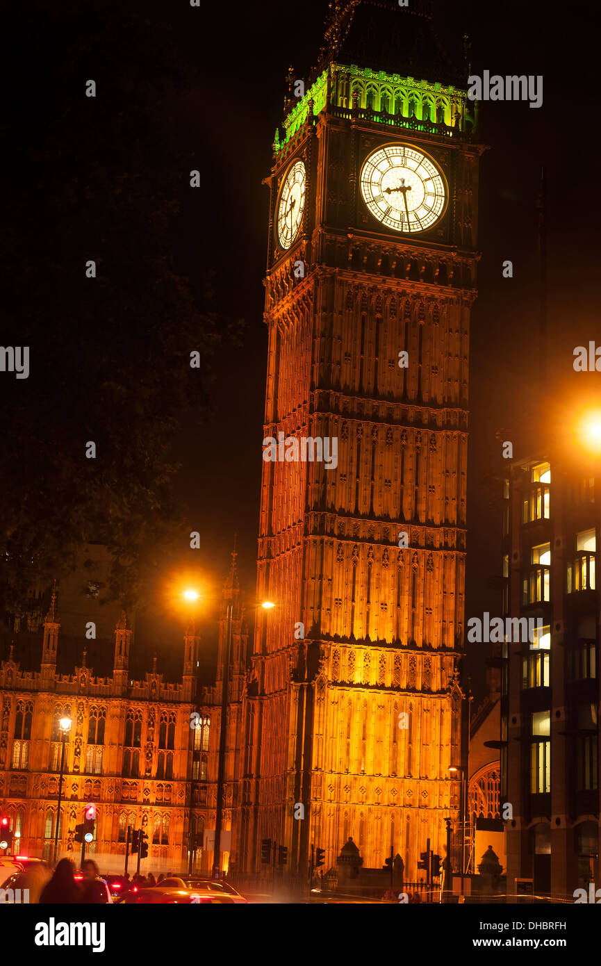 Elizabeth Tower at night, Palace of Westminster, London, England ...