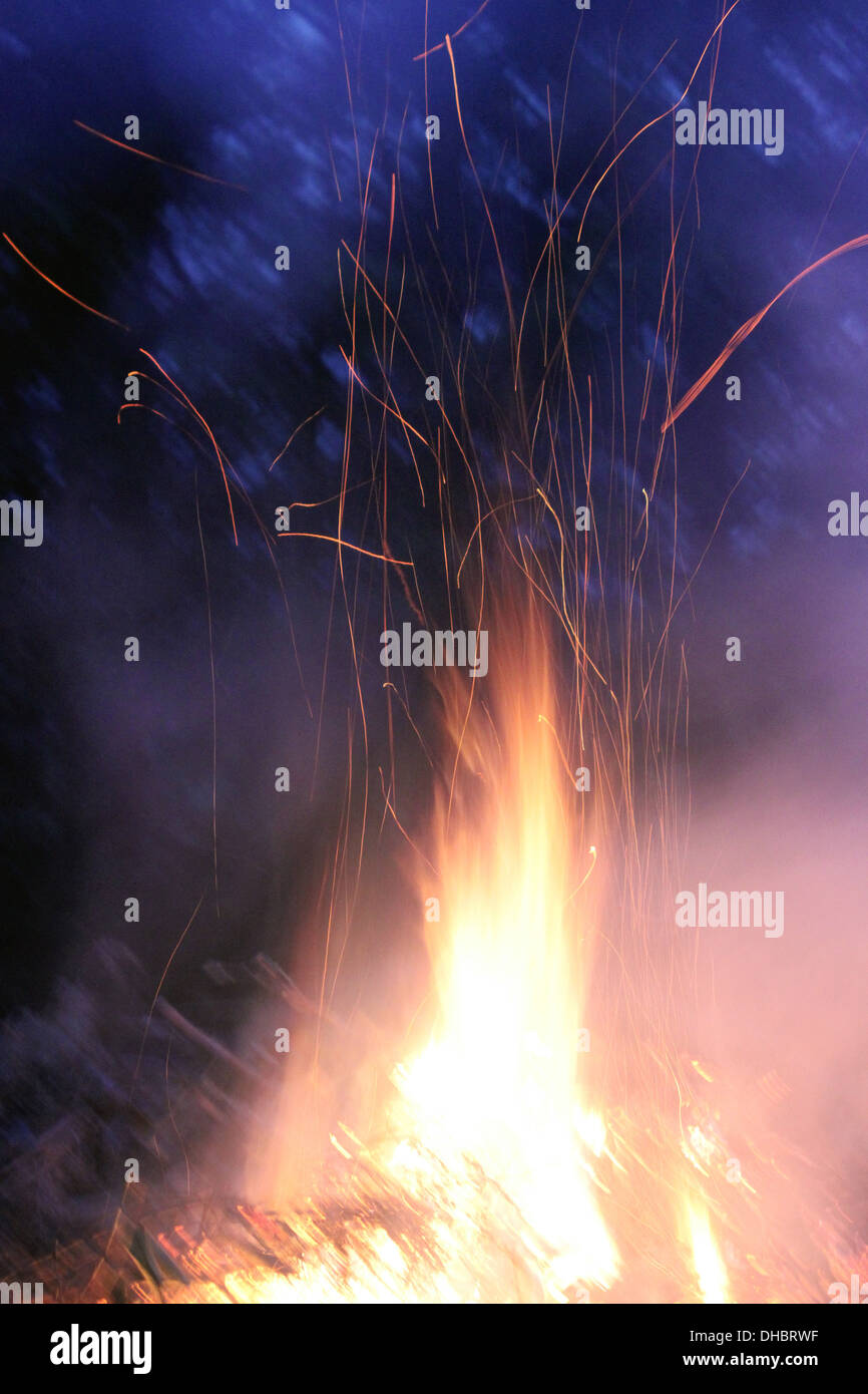 Bonfire light hi-res stock photography and images - Alamy