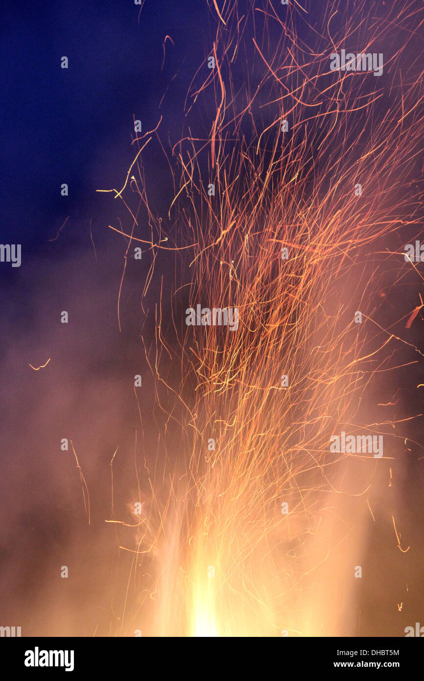 Bonfire light hi-res stock photography and images - Alamy