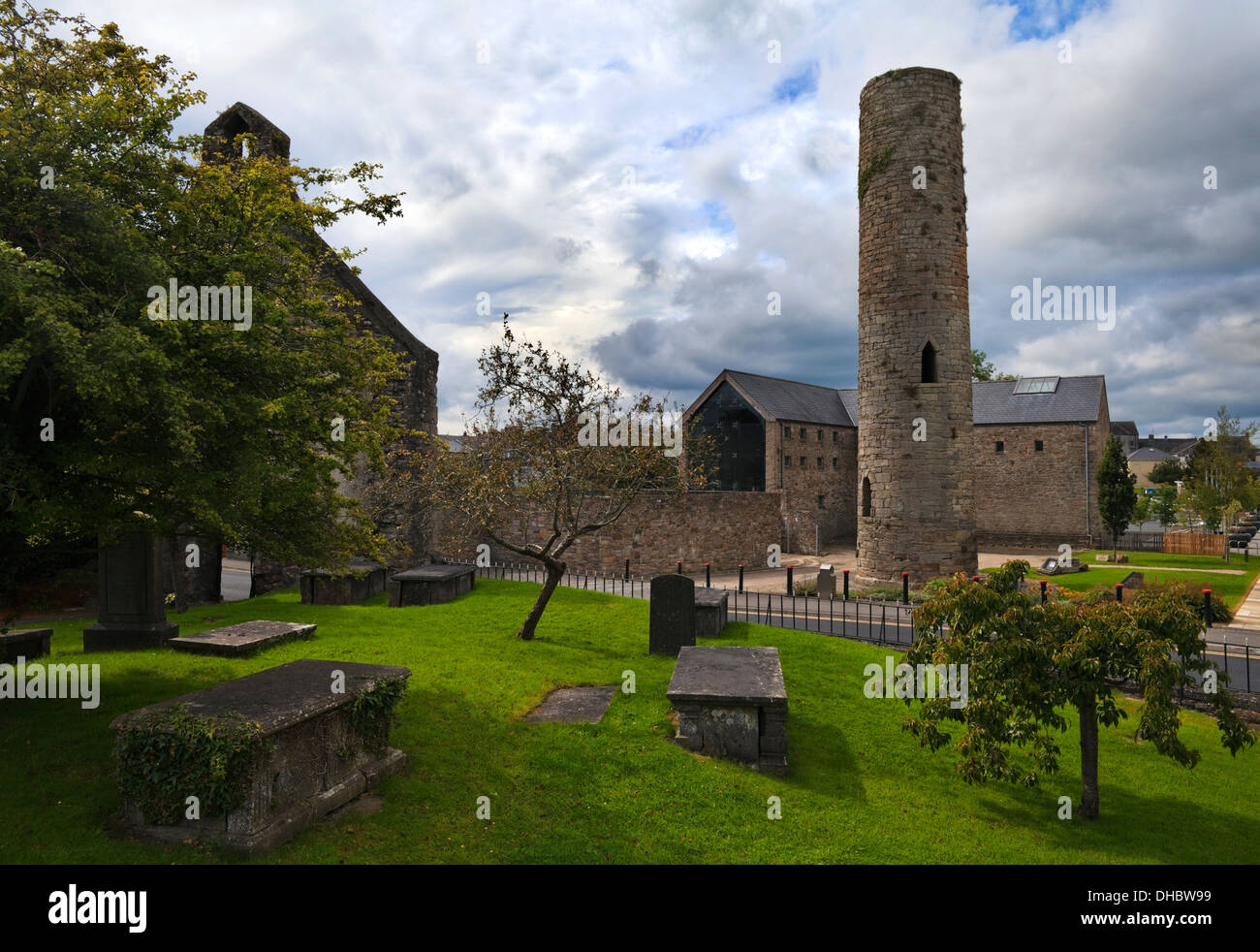 Roscrea round tower hi-res stock photography and images - Alamy