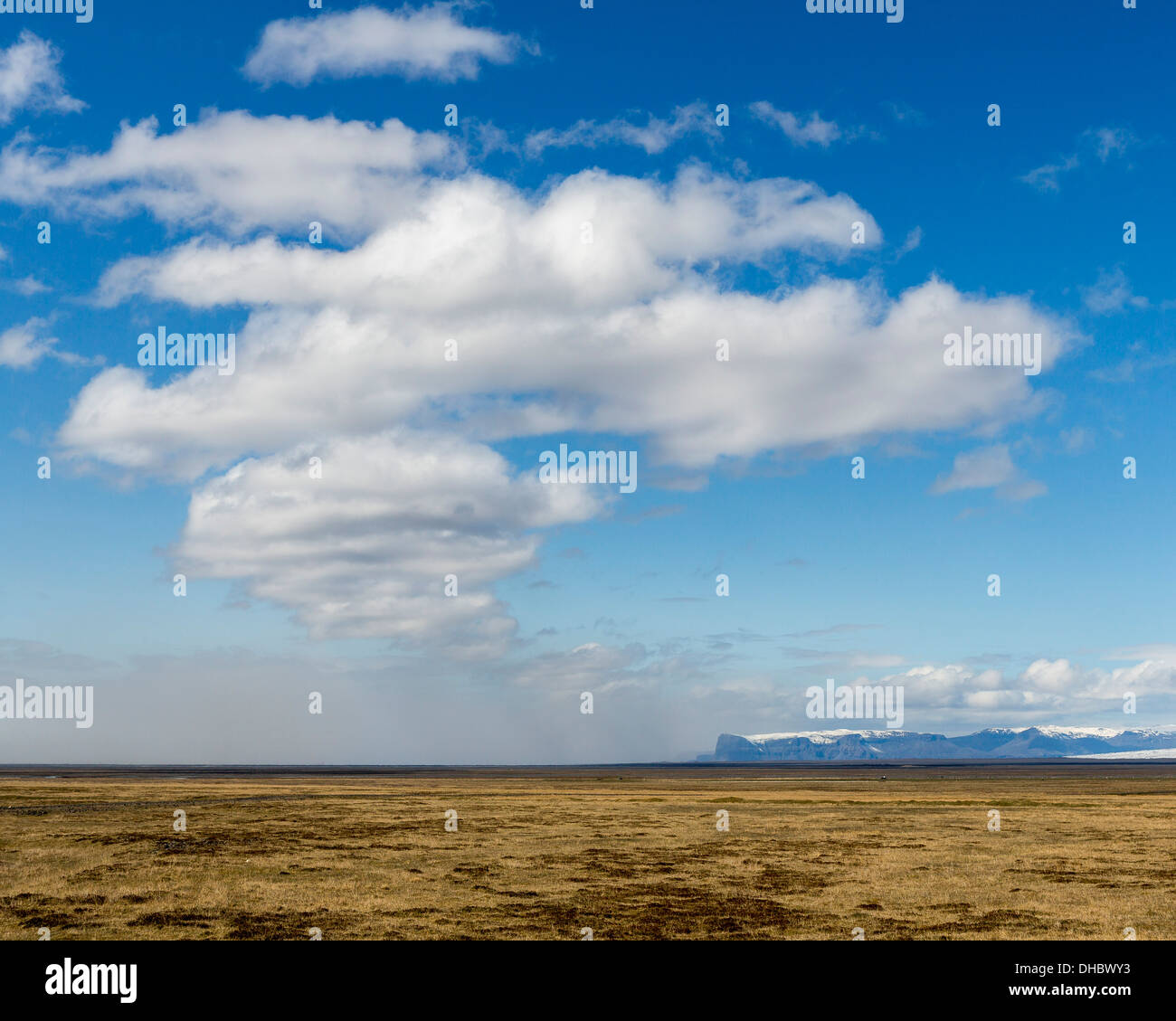 Plain skies hi-res stock photography and images - Alamy
