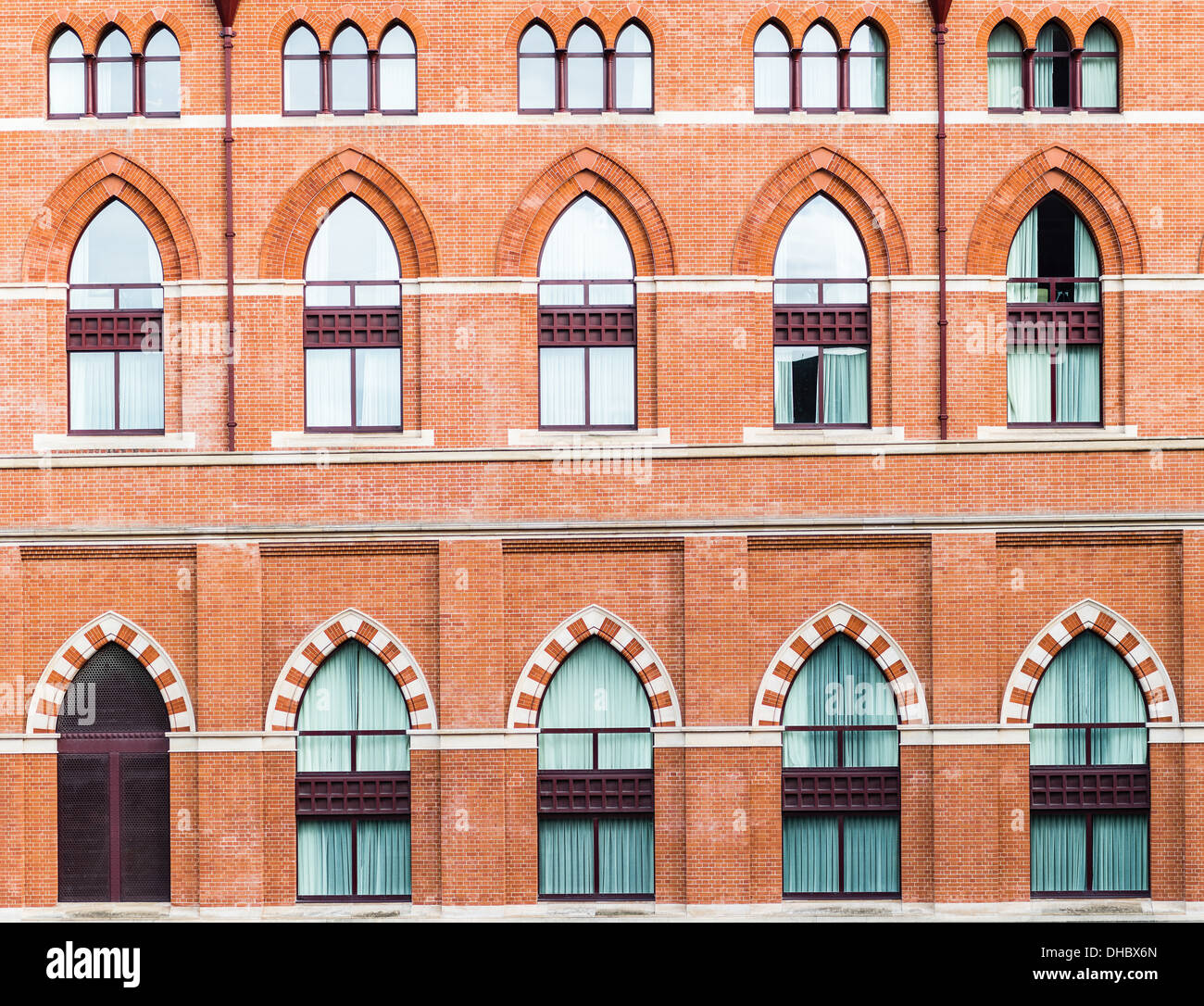 Repeated windows hi-res stock photography and images - Alamy