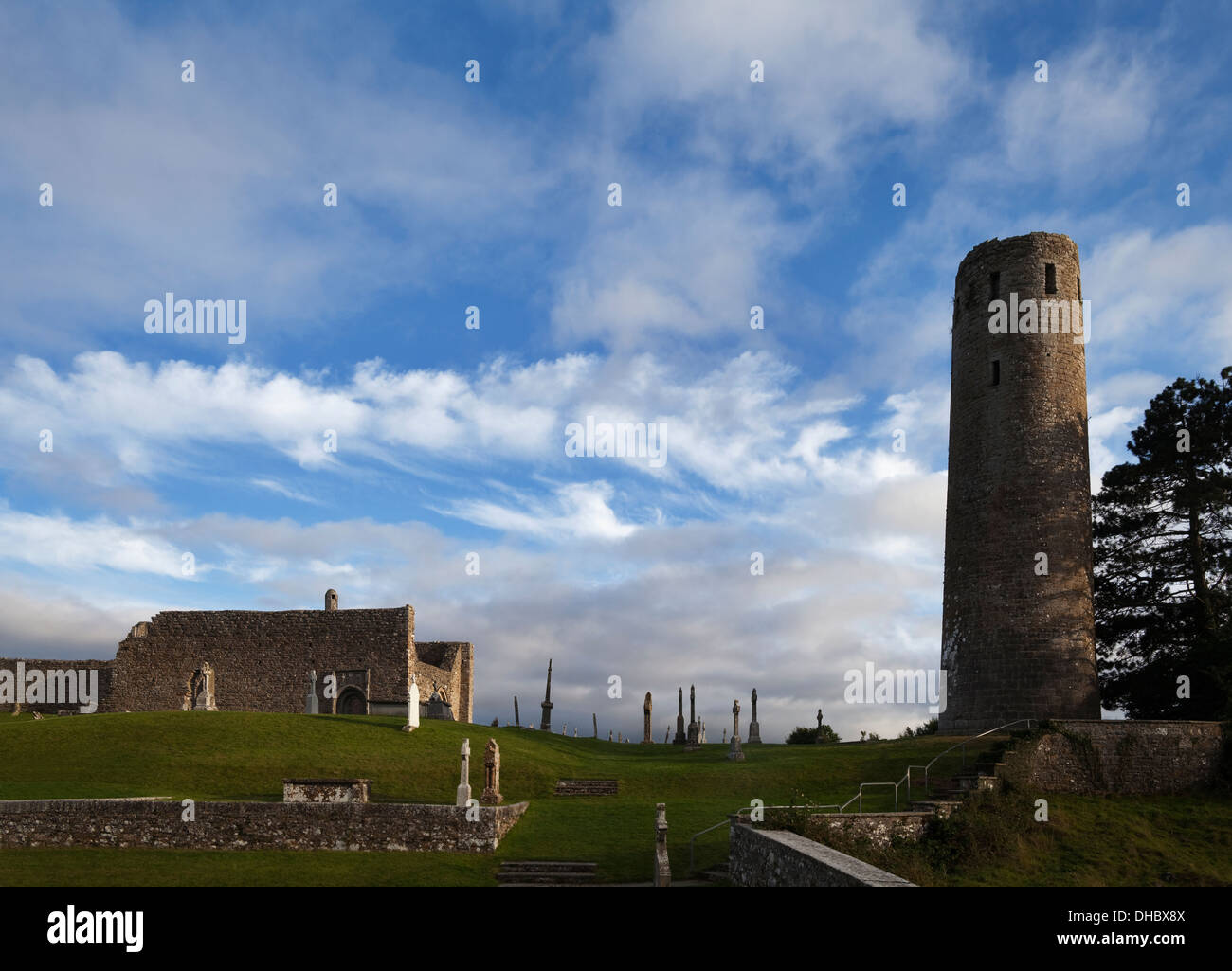 Clonmacnoise medieval monastic site hi-res stock photography and images ...