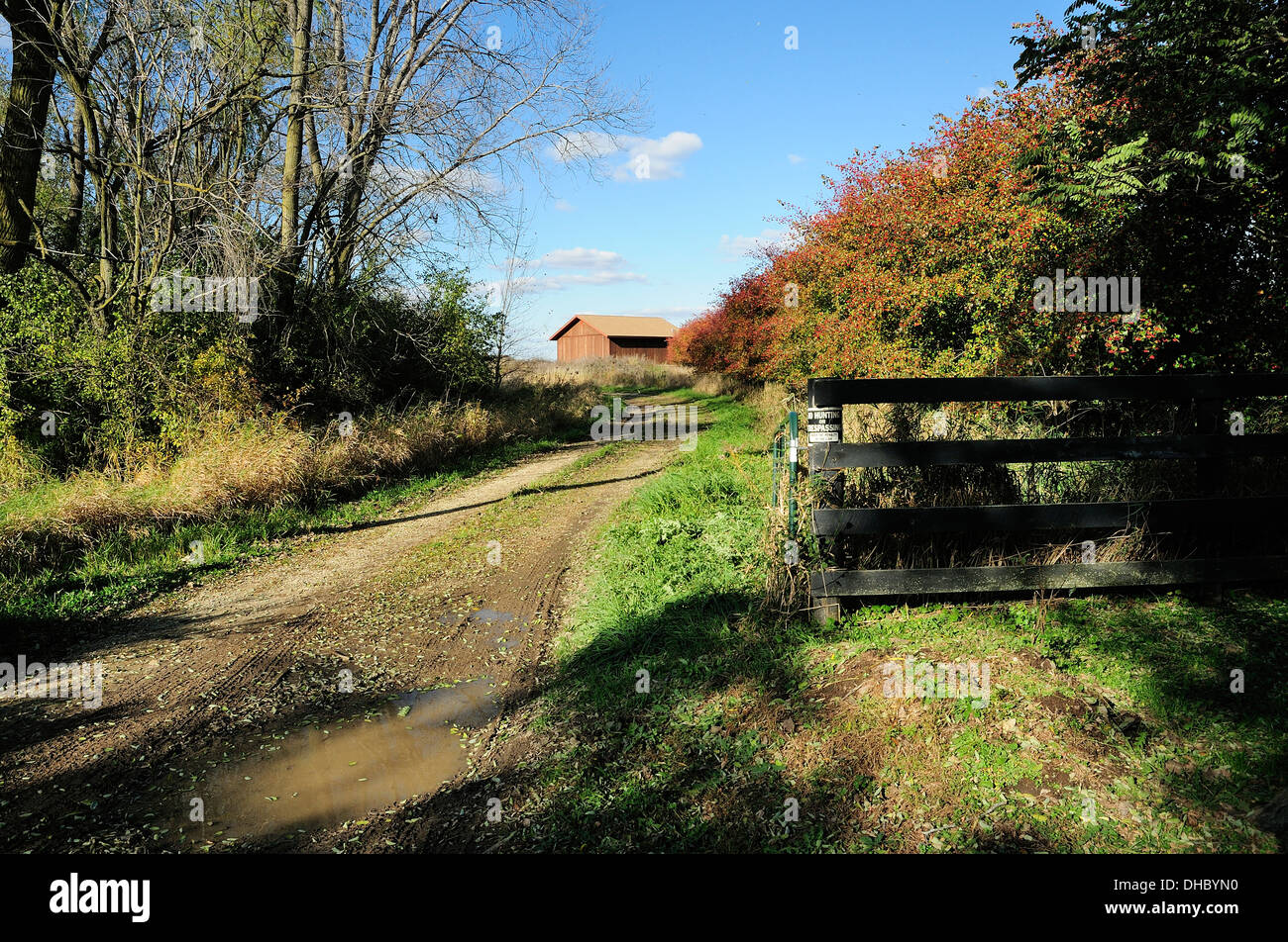 Rural barn driveway hi-res stock photography and images - Alamy