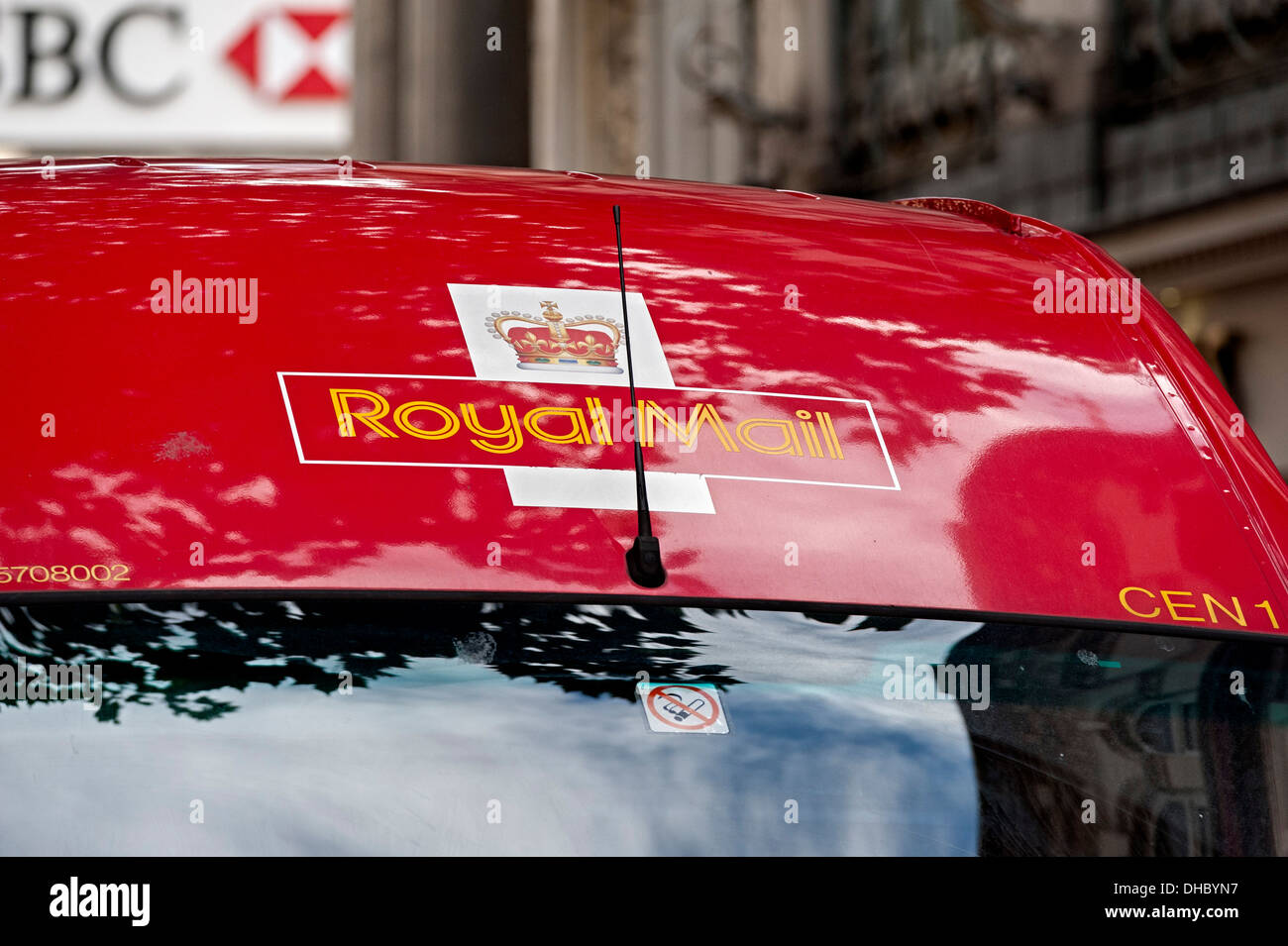 Uk king crown insignia hi-res stock photography and images - Alamy