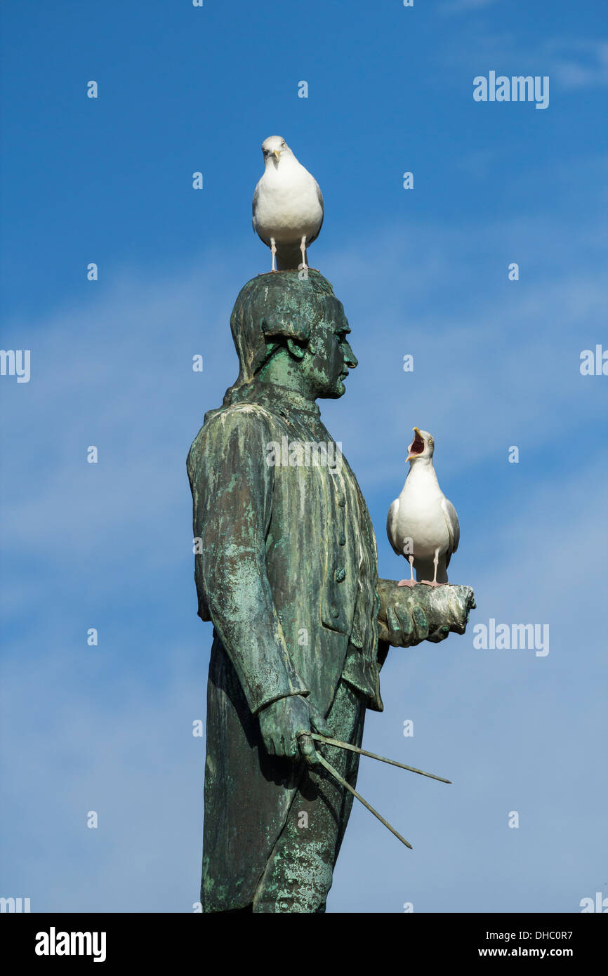 Captain Cook memorial statue on West Cliff overlooking town and harbour ...