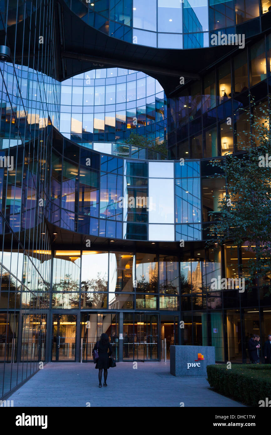 Pwc building london hi-res stock photography and images - Alamy