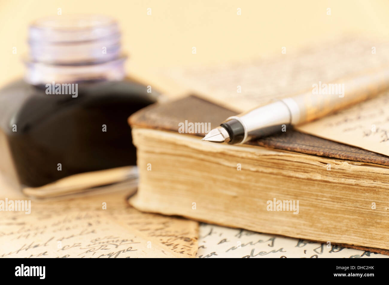 Old vintage fountain pen hi-res stock photography and images - Alamy