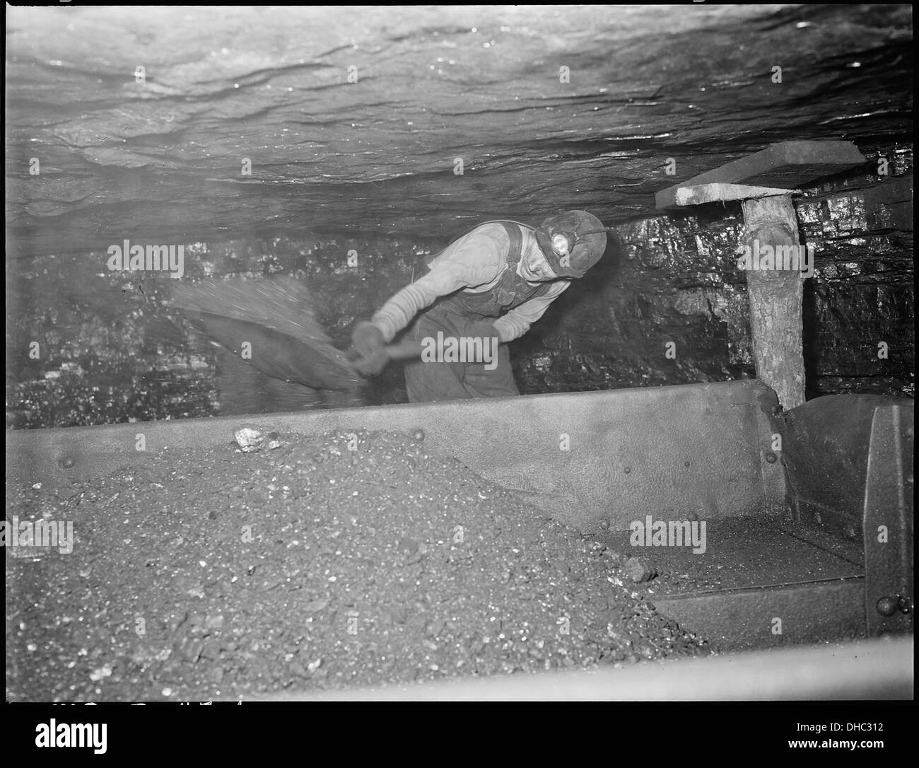 Undercutting machine hi-res stock photography and images - Alamy