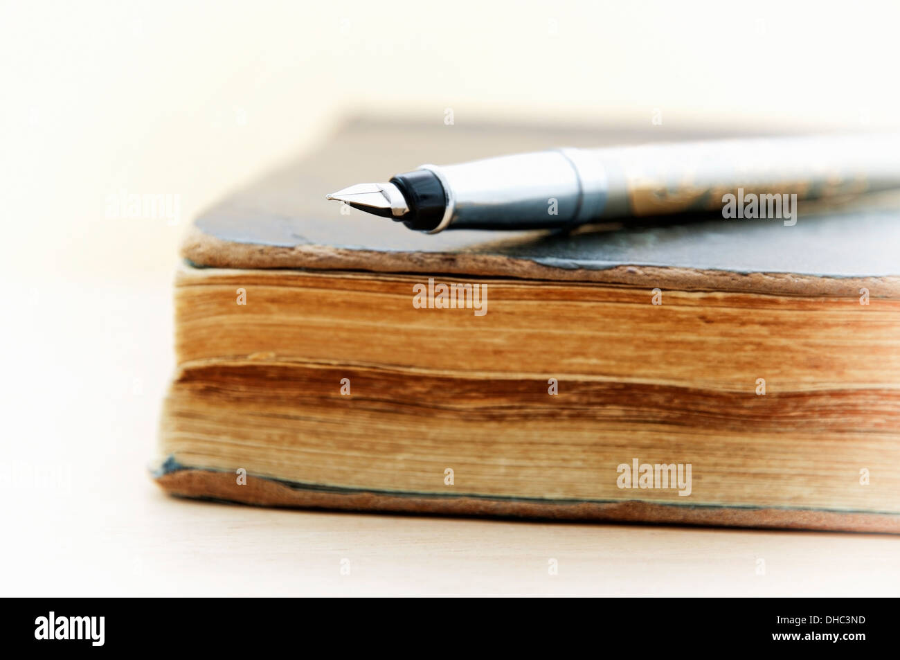 Historic fountain pen hi-res stock photography and images - Alamy