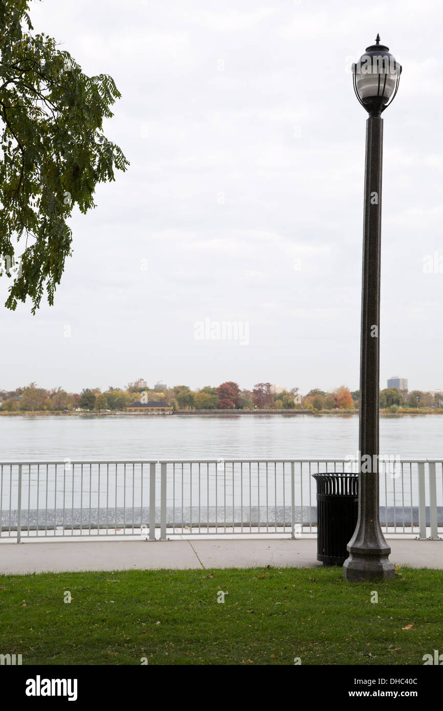 Riverside park bench hi-res stock photography and images - Alamy