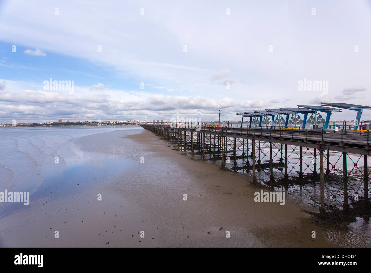 Southend pier hi-res stock photography and images - Alamy
