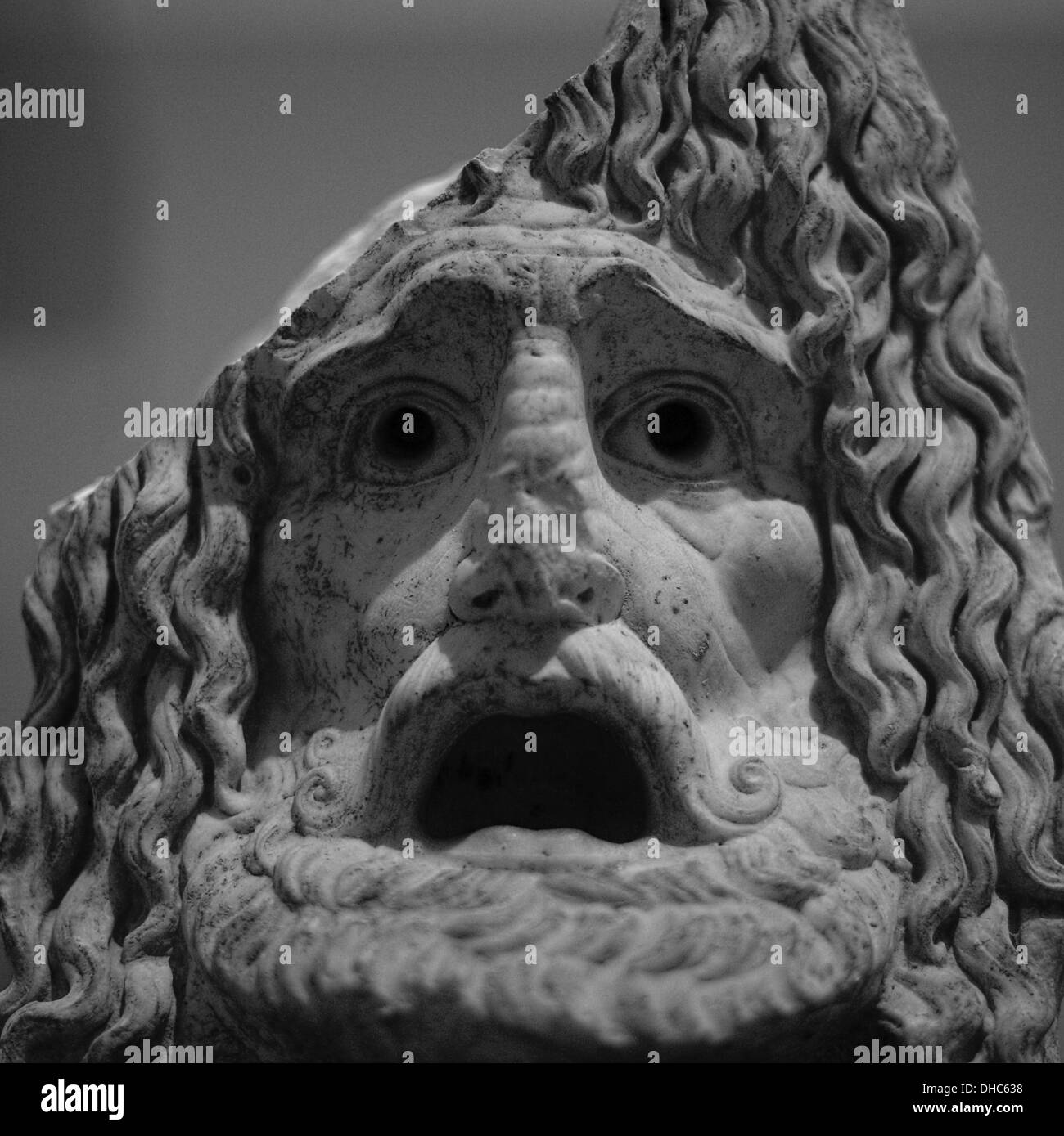 Sculpture mask hi-res stock photography and images - Alamy