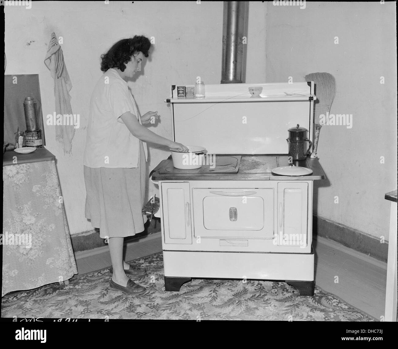 Kitchen and water Black and White Stock Photos & Images - Alamy