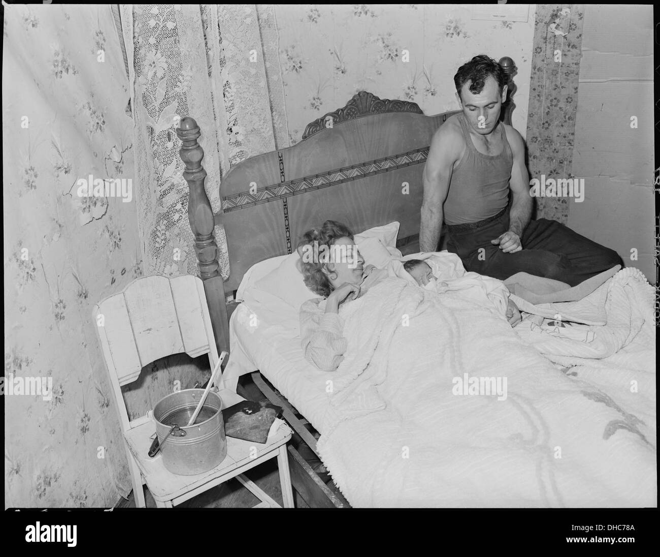 Baby child in living Black and White Stock Photos & Images - Alamy