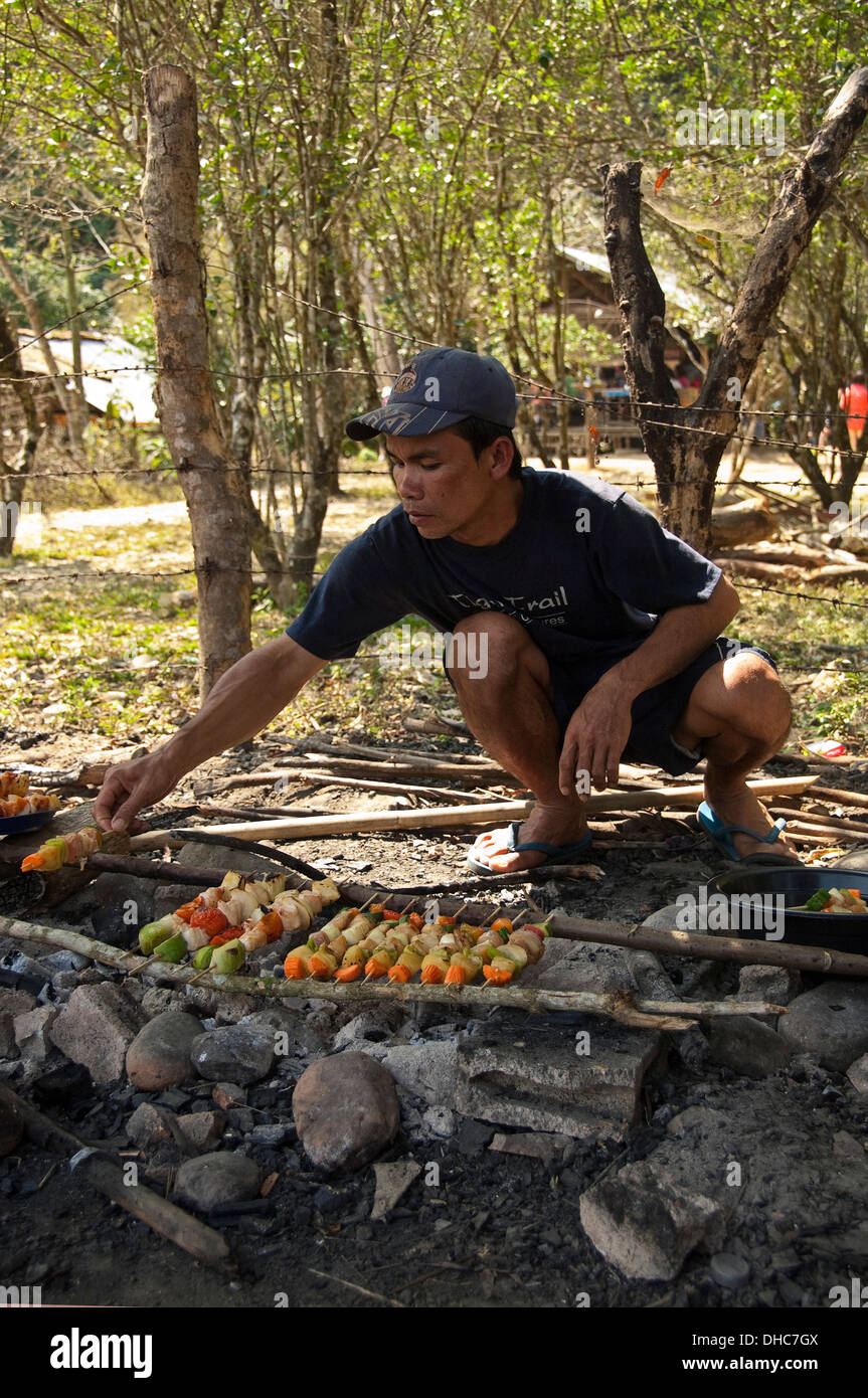 Man bbqing fire hi-res stock photography and images - Alamy