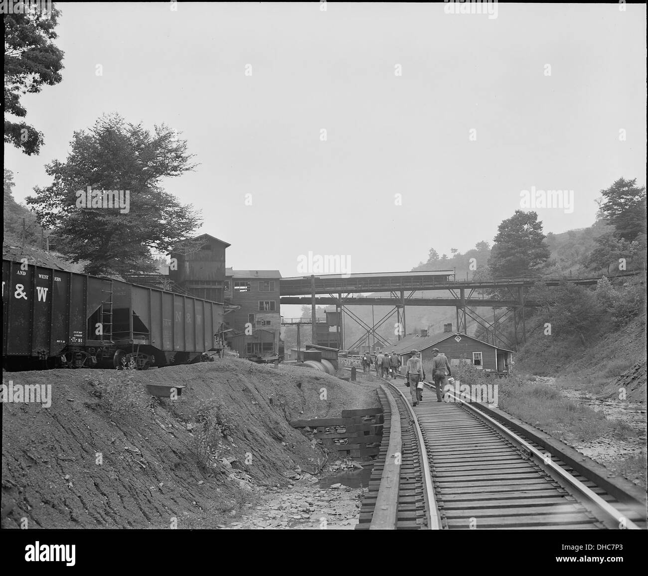 At home raven red ash coal company hi-res stock photography and images ...