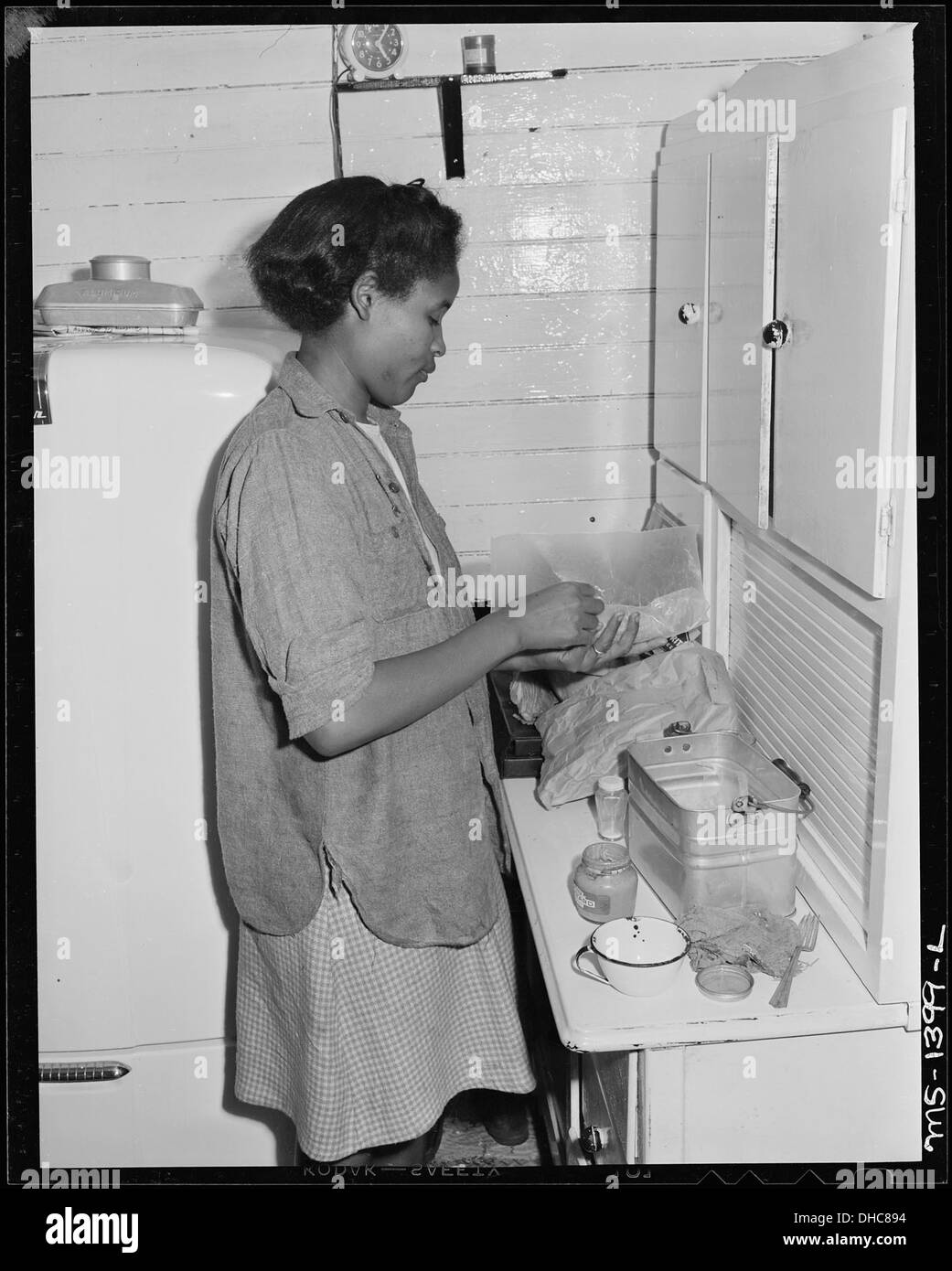 Mrs. James Robert Howard is shown packing her husband's lunch at the ...