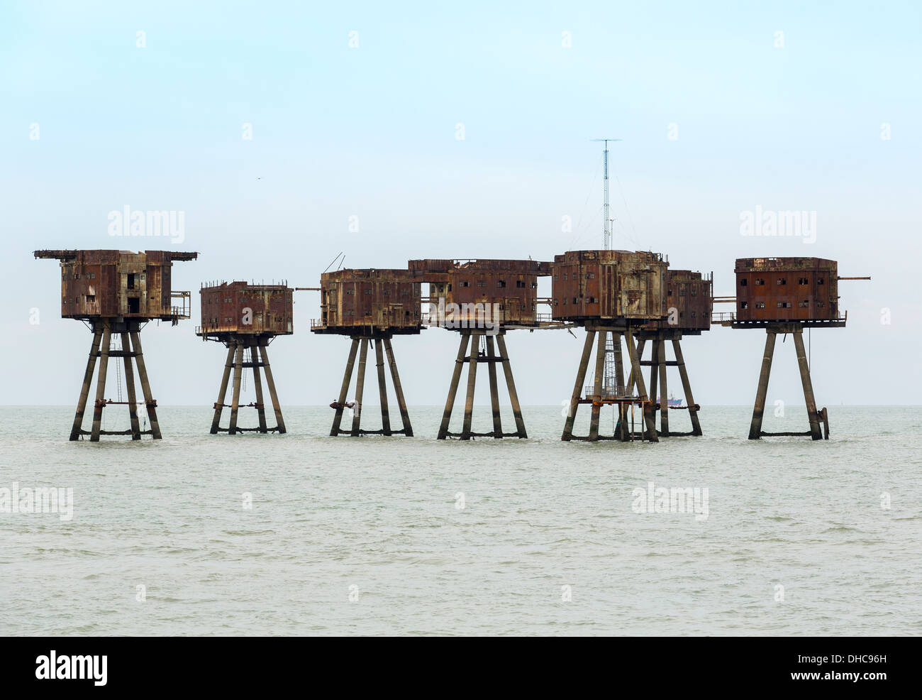 12/10/2013 Sea forts at Red Sands, Thames Estuary Maunsell Forts. River ...