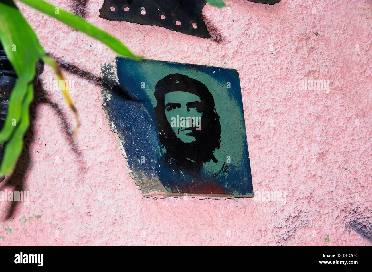 Small Portrait Of Che Guevara On A Pink Stucco Wall In Shop On Callejon ...
