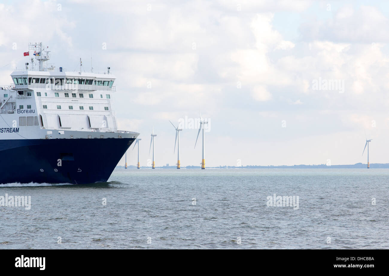 Wind farm in the thames estuary hi-res stock photography and images - Alamy