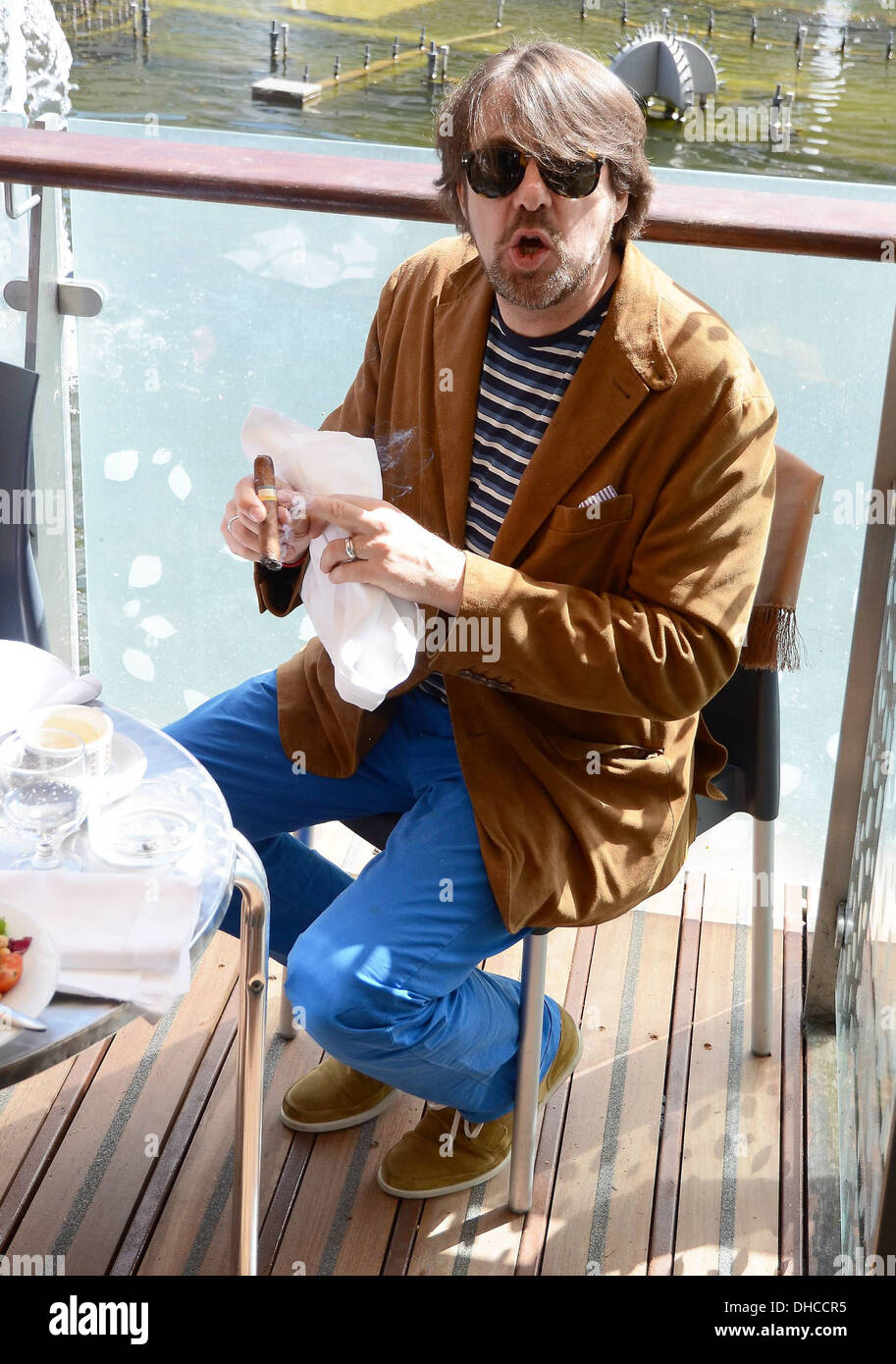 Jonathan Ross has lunch at Dundrum Town Centre before attending a ...