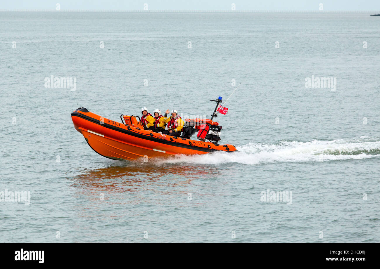 12/10/2013 Southend-On-Sea RNLI lifeboat and crew. River Thames ...