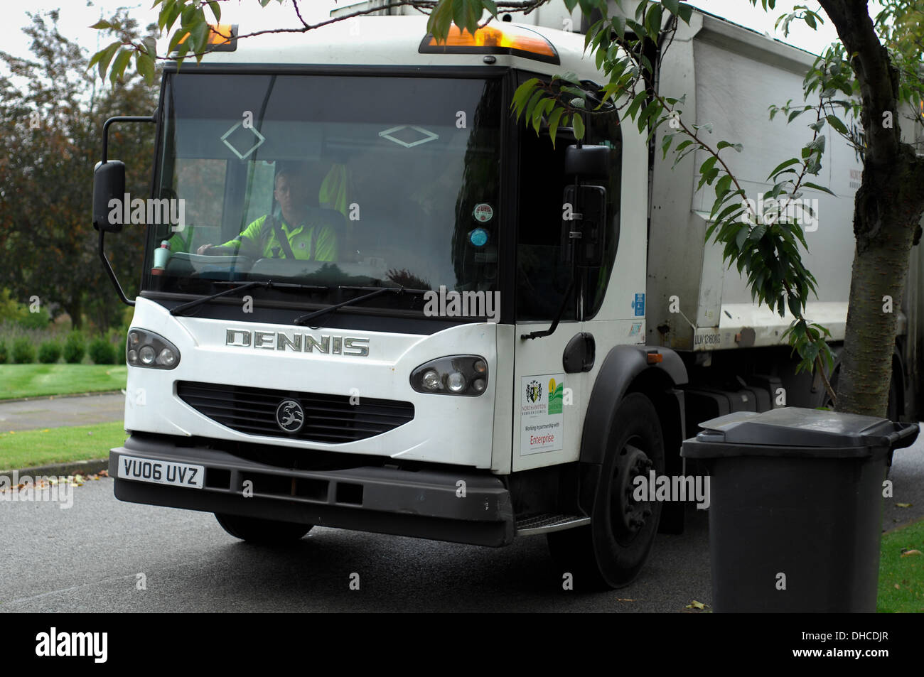 Dustbin men hi-res stock photography and images - Alamy