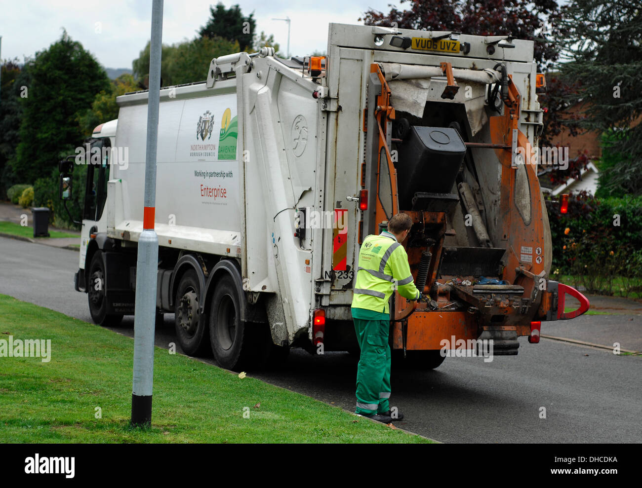 Dustbin men hi-res stock photography and images - Alamy