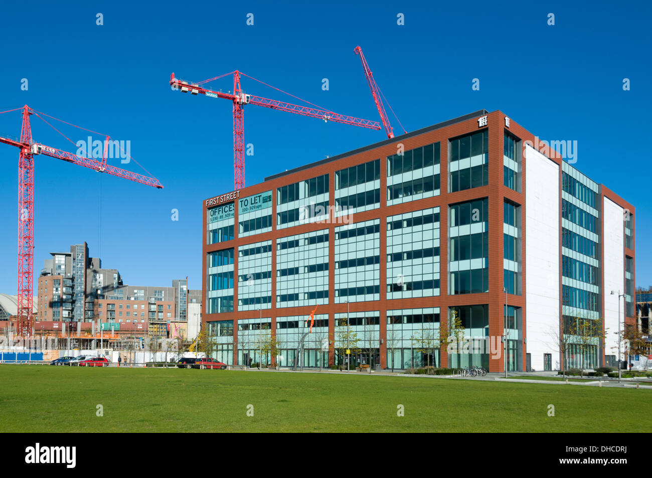 No.1 First Street building and tower cranes, First Street, Manchester ...