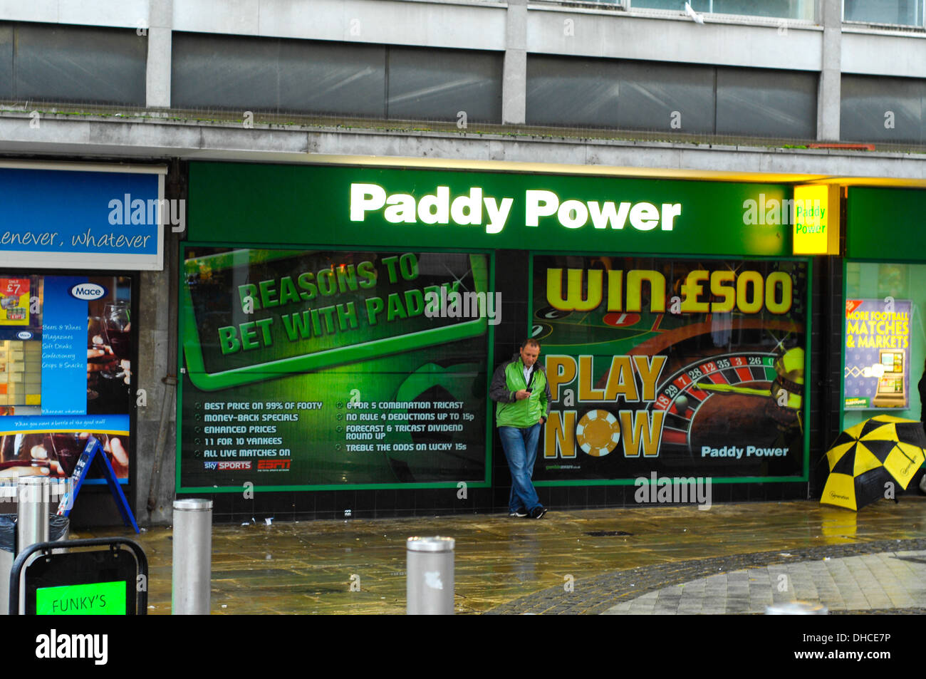 Paddy power betting hi-res stock photography and images - Alamy