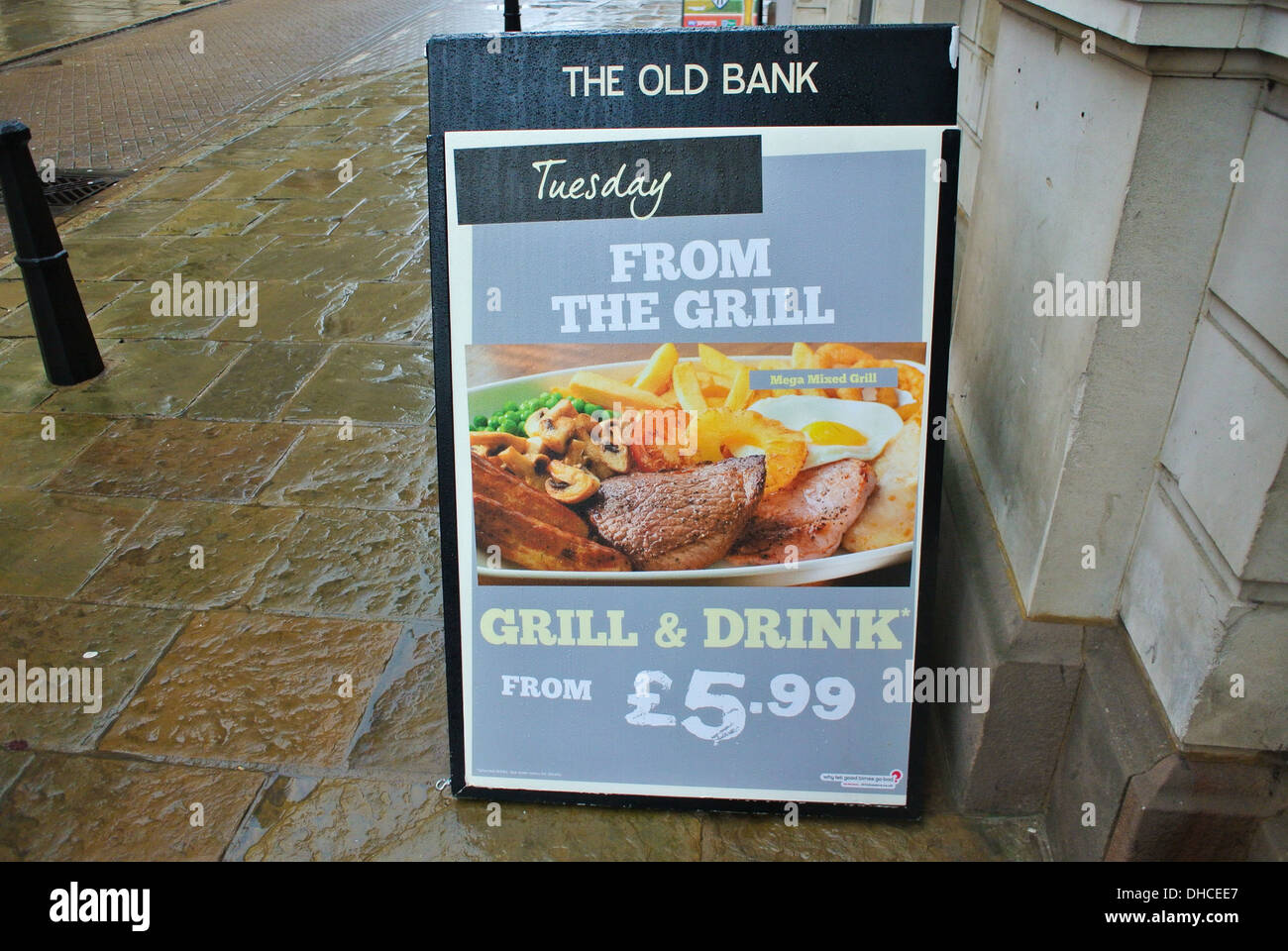 Pub food menu lunch special offer Stock Photo - Alamy