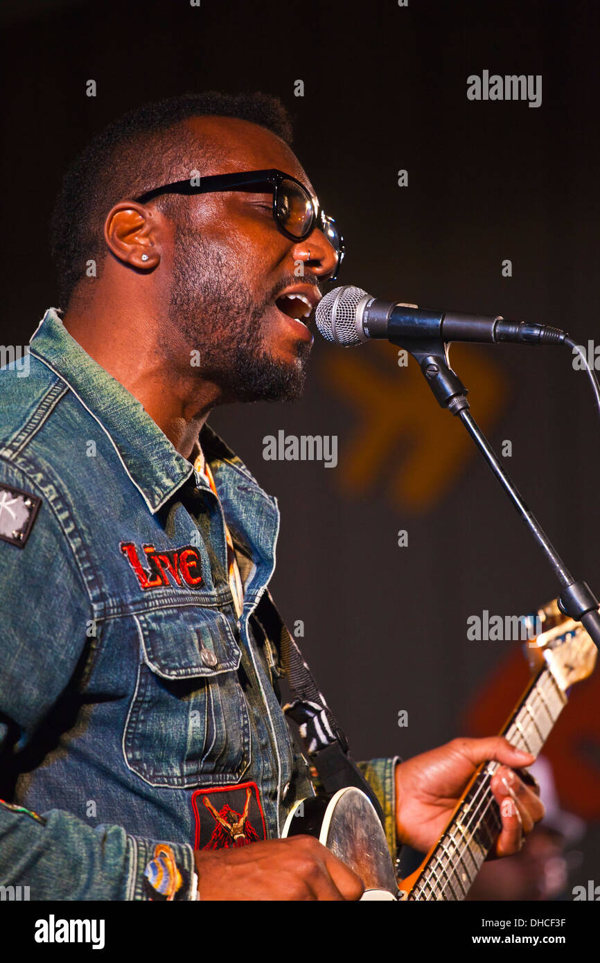 KENTYAH presents M1 BRIAN JACKSON AND THE NEW MIDNIGHT BAND at the ...