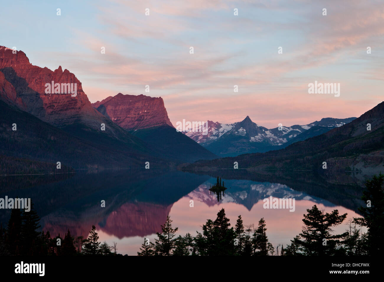 Glacier national park st mary lake hi-res stock photography and images - Alamy