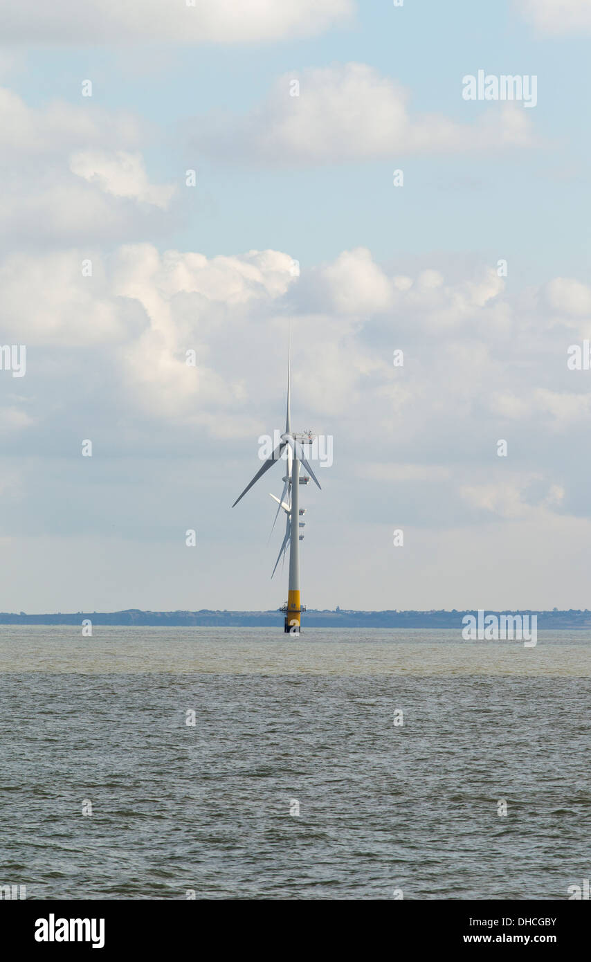 12/10/2013 Wind farms in the Thames Estuary. River Thames, England, UK ...