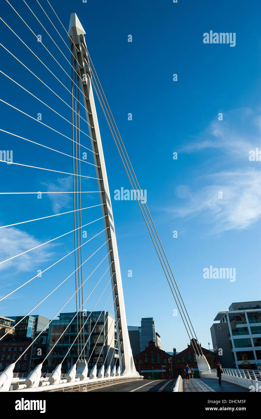 Shroud bridge hi-res stock photography and images - Alamy
