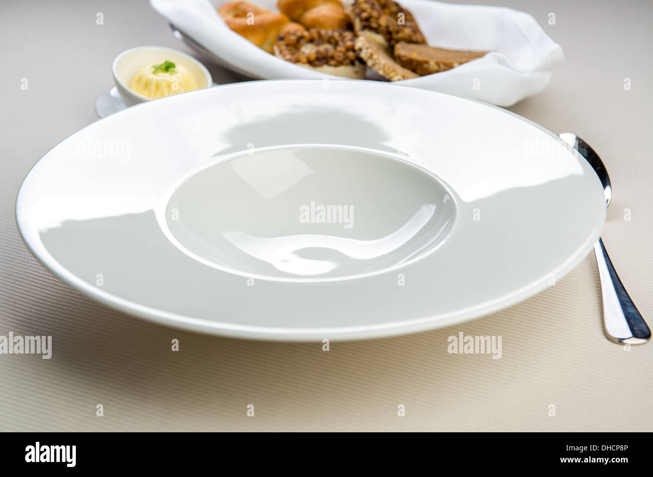Settings table hi-res stock photography and images - Alamy
