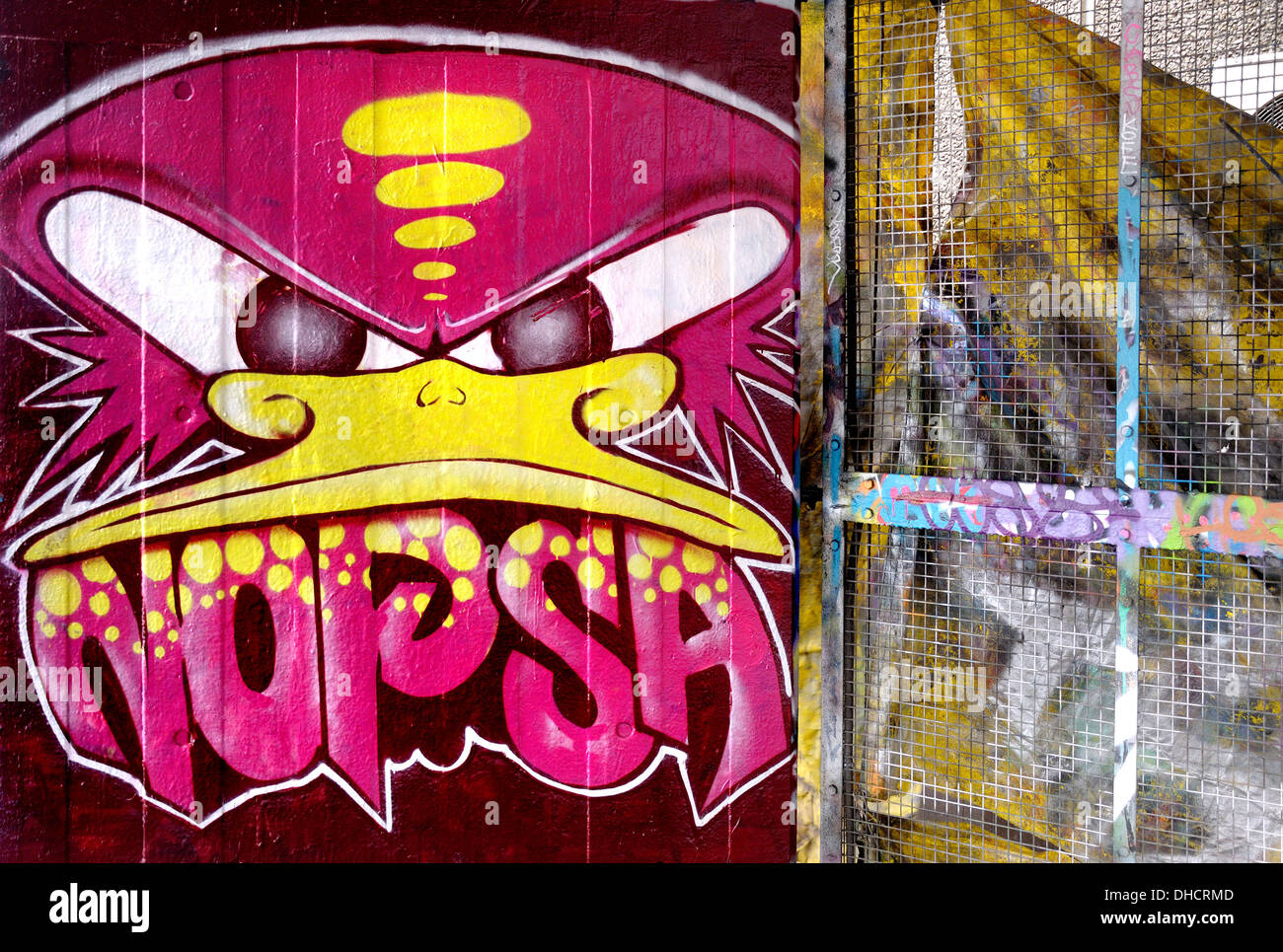 Graffiti art angry birds hi-res stock photography and images - Alamy