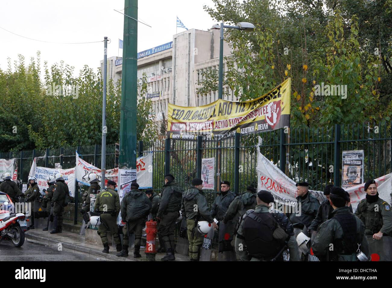 Athens, Greece. 7th Nov, 2013. Greek police blocks the main entrance of ...